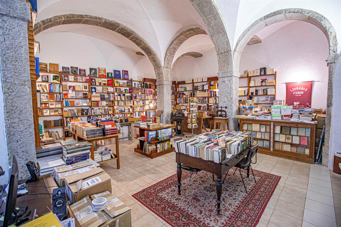 4 bookshops you don't want to miss in Lisbon! - Art and Soul